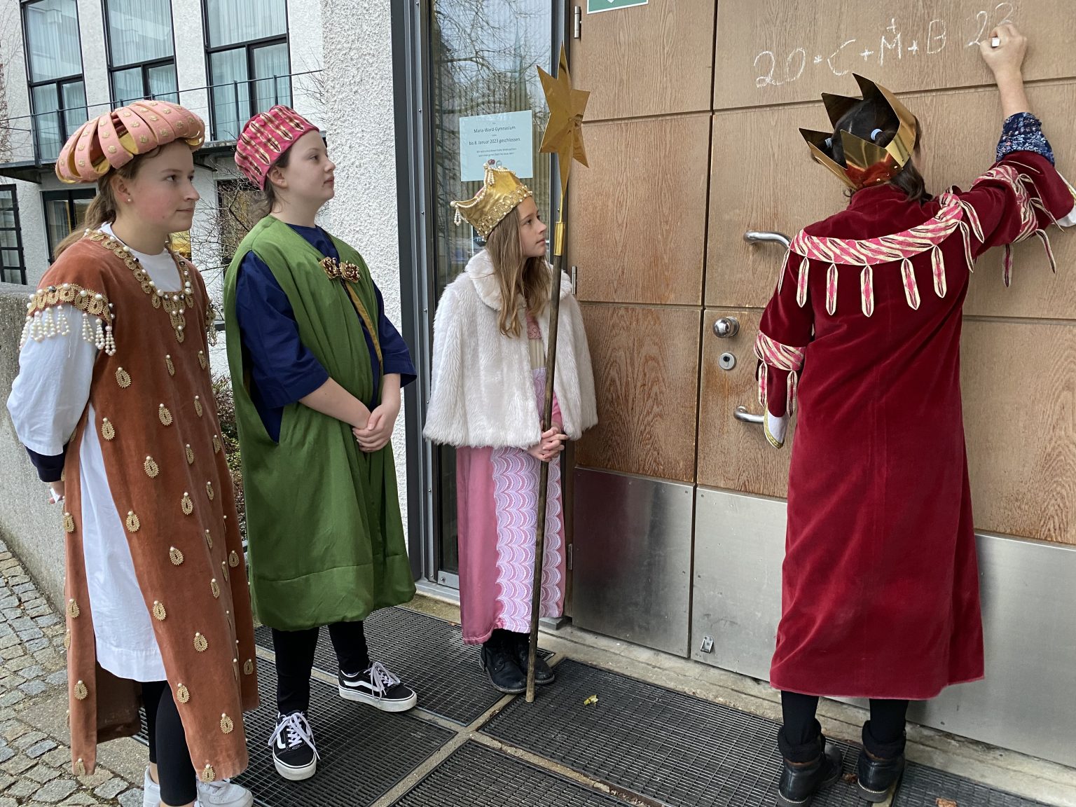Sternsinger - Maria-Ward-Gymnasium Augsburg Das Maria-Ward-Gymnasium ...